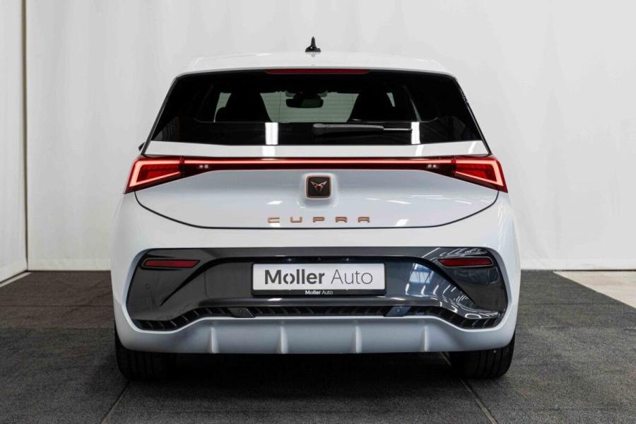 Белый Cupra Born 2022 в Таллин, объемом двигателя 0.10 л и пробегом 60 тыс. км за 27900 €, фото 6 на AUTOMOTO.COM.LV