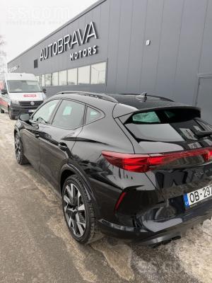 Melns Cupra Formentor 2025 Rīga, ar dzinēja tilpumu 2.00 L un nobraukumu 8 tūkst. km par 38000 €, foto 4 vietnē AUTOMOTO.COM.LV