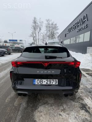Melns Cupra Formentor 2025 Rīga, ar dzinēja tilpumu 2.00 L un nobraukumu 8 tūkst. km par 38000 €, foto 5 vietnē AUTOMOTO.COM.LV