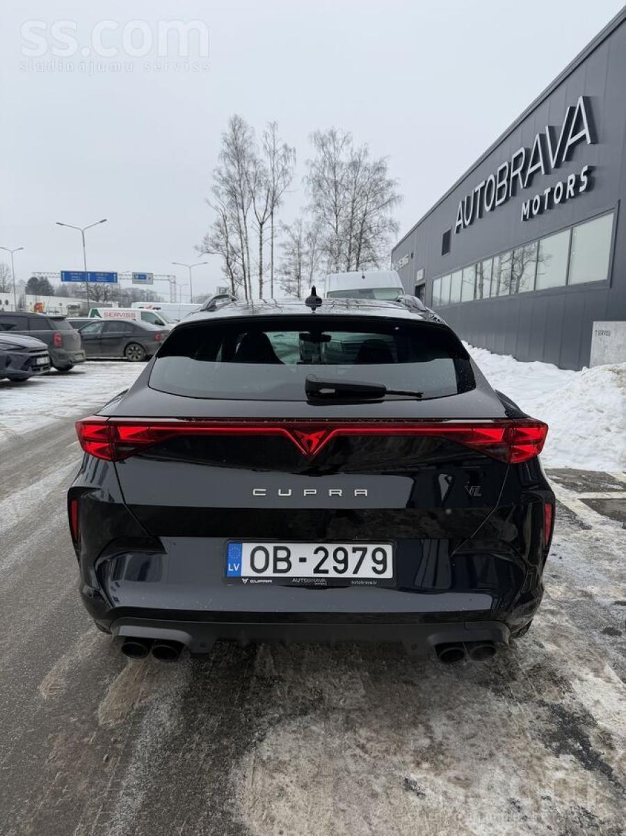 Melns Cupra Formentor 2025 Rīga, ar dzinēja tilpumu 2.00 L un nobraukumu 8 tūkst. km par 38000 €, foto 5 vietnē AUTOMOTO.COM.LV