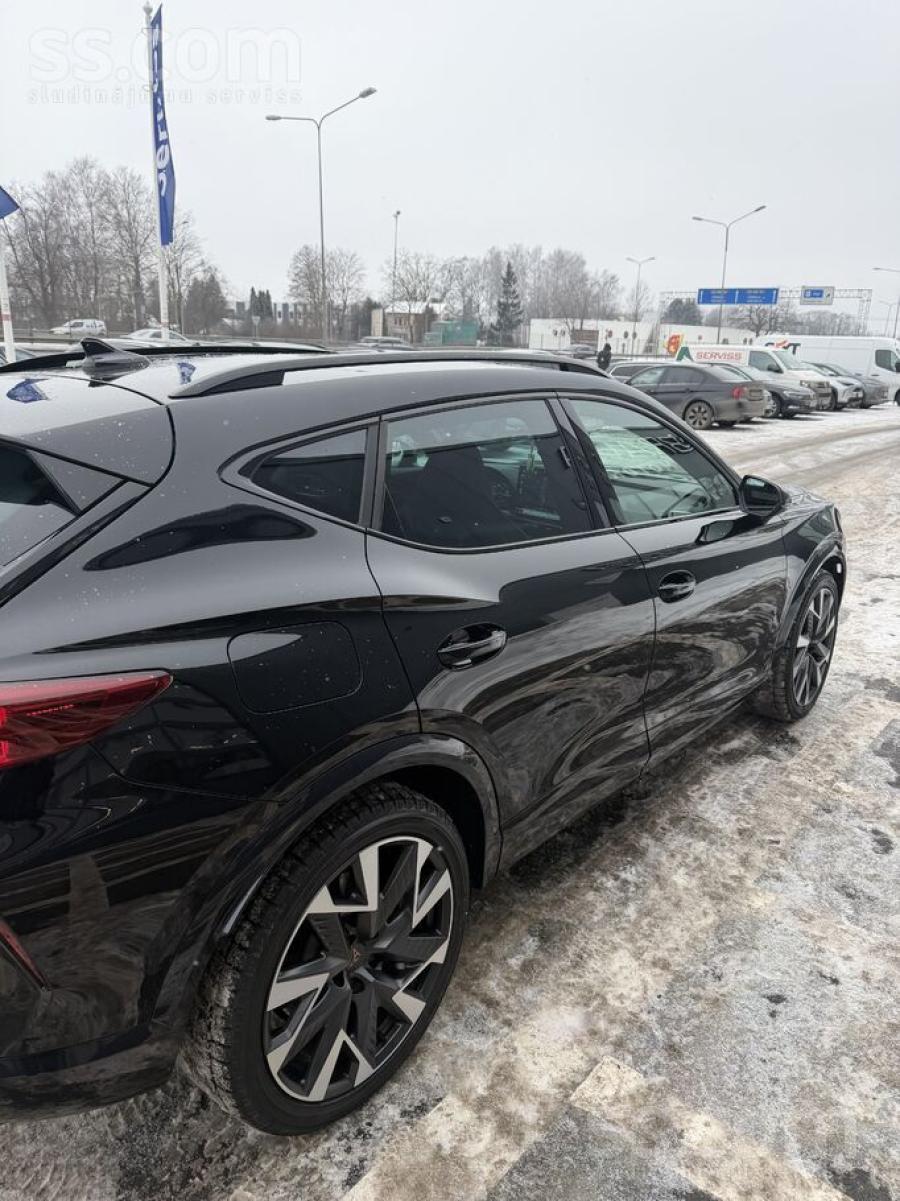 Melns Cupra Formentor 2025 Rīga, ar dzinēja tilpumu 2.00 L un nobraukumu 8 tūkst. km par 38000 €, foto 6 vietnē AUTOMOTO.COM.LV