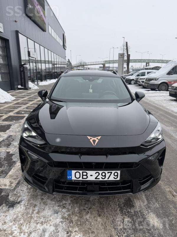 Black Cupra Formentor 2025 in Riga, with an engine capacity of 2.00 L and mileage of 8 thousand km for 38000 €, photo 6 on AUTOMOTO.COM.LV