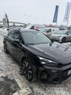 Melns Cupra Formentor 2025 Rīga, ar dzinēja tilpumu 2.00 L un nobraukumu 8 tūkst. km par 38000 €, foto 8 vietnē AUTOMOTO.COM.LV