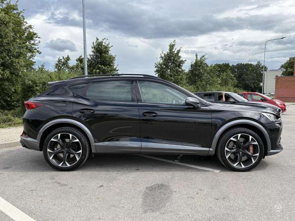 Black Cupra Formentor 2021 in Jonava, with an engine capacity of 1.98 L and mileage of 82 thousand km for 25900 €, photo 4 on AUTOMOTO.COM.LV
