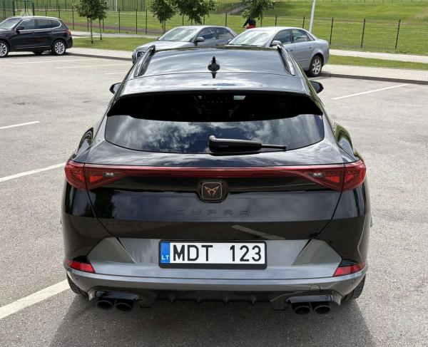 Black Cupra Formentor 2021 in Jonava, with an engine capacity of 1.98 L and mileage of 82 thousand km for 25900 €, photo 5 on AUTOMOTO.COM.LV
