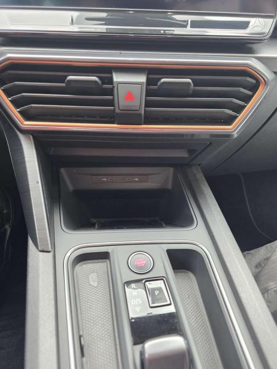 Black Cupra Formentor 2021 in Vilnius, with an engine capacity of 1.50 L and mileage of 110 thousand km for 20000 €, photo 9 on AUTOMOTO.COM.LV