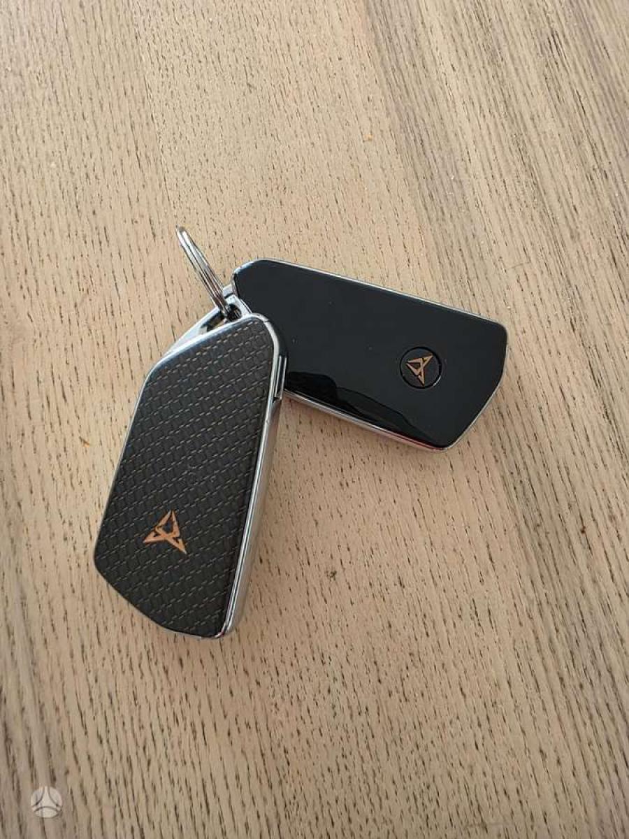 Black Cupra Formentor 2021 in Vilnius, with an engine capacity of 1.50 L and mileage of 110 thousand km for 20000 €, photo 15 on AUTOMOTO.COM.LV