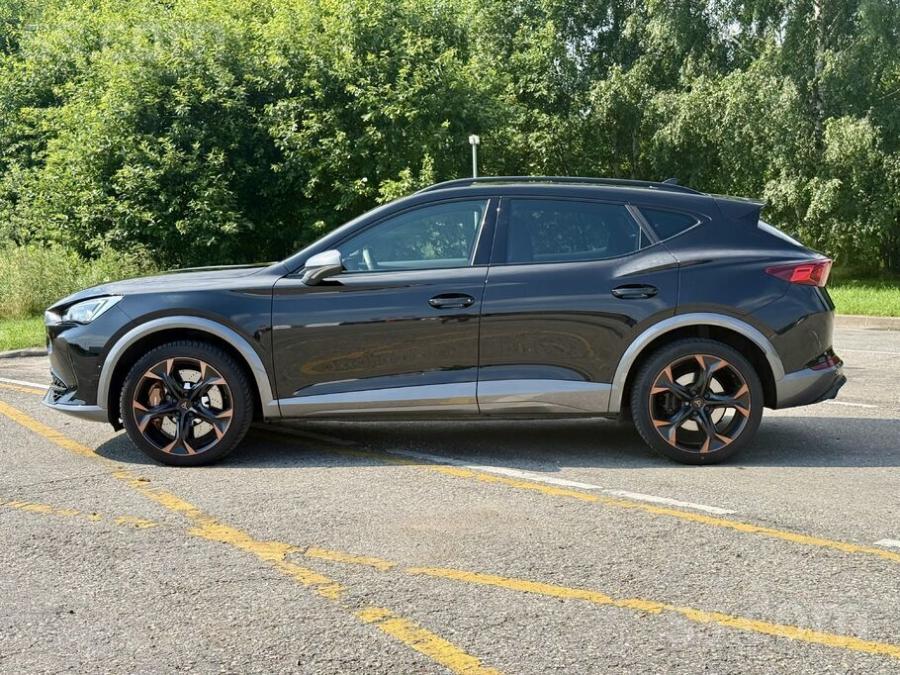 Black Cupra Formentor 2021 in Riga, with an engine capacity of 2.00 L and mileage of 93 thousand km for 25390 €, photo 3 on AUTOMOTO.COM.LV