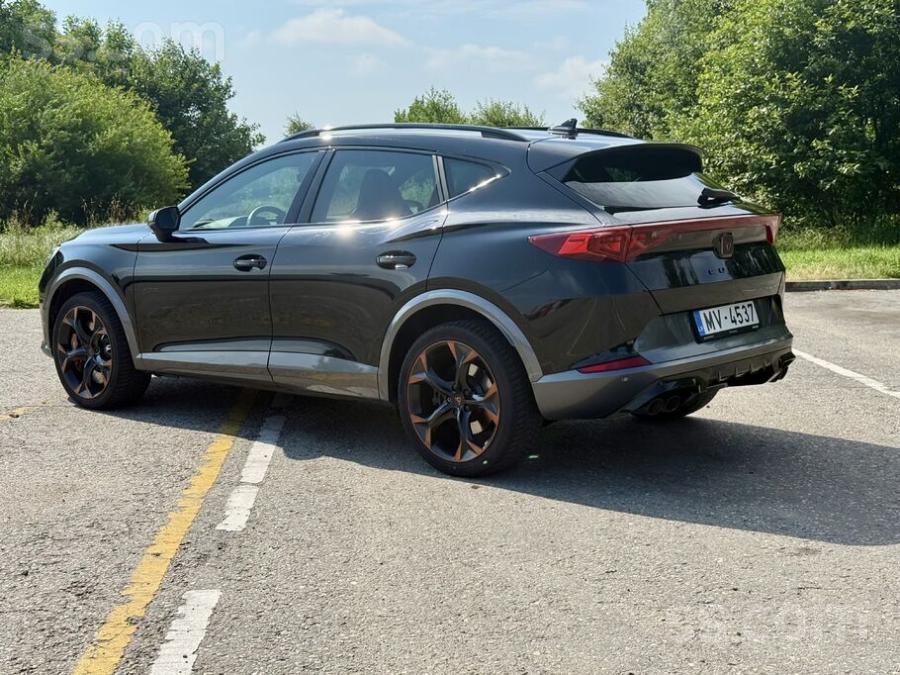 Black Cupra Formentor 2021 in Riga, with an engine capacity of 2.00 L and mileage of 93 thousand km for 25390 €, photo 4 on AUTOMOTO.COM.LV