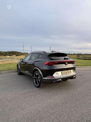 Черный Cupra Formentor 2021 в Каунас, объемом двигателя 1.98 л и пробегом 83 тыс. км за 25555 €, фото 4 на AUTOMOTO.COM.LV