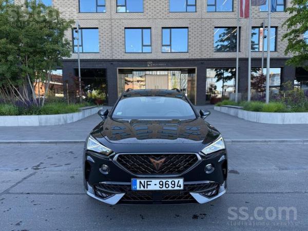 Черный Cupra Formentor 2022 в Рига, объемом двигателя 1.50 л и пробегом 37 тыс. км за 22500 €, фото 2 на AUTOMOTO.COM.LV