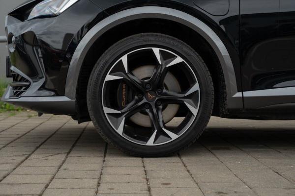 Black Cupra Formentor 2022 in Vilnius, with an engine capacity of 1.40 L and mileage of 119 thousand km for 24500 €, photo 4 on AUTOMOTO.COM.LV