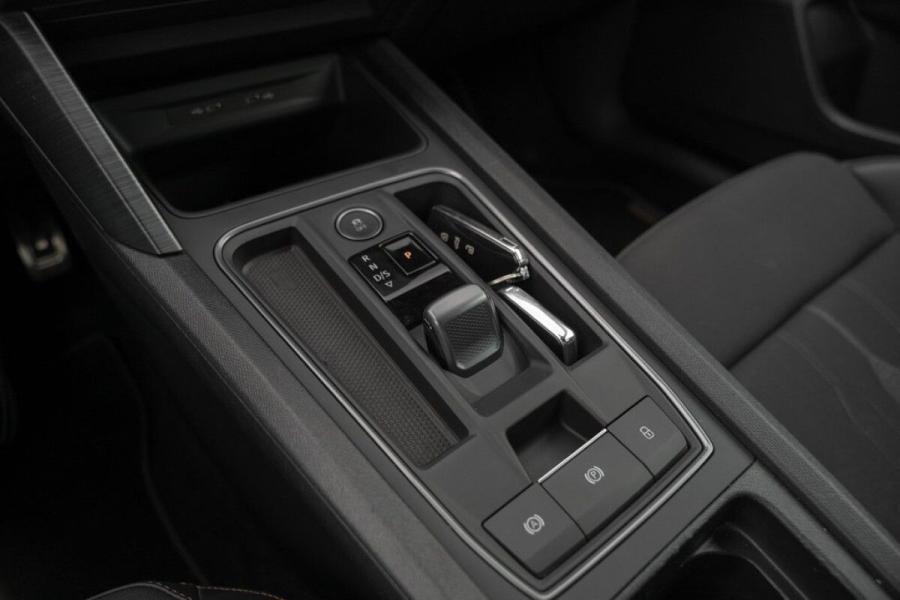 Black Cupra Formentor 2022 in Vilnius, with an engine capacity of 1.40 L and mileage of 119 thousand km for 24500 €, photo 11 on AUTOMOTO.COM.LV