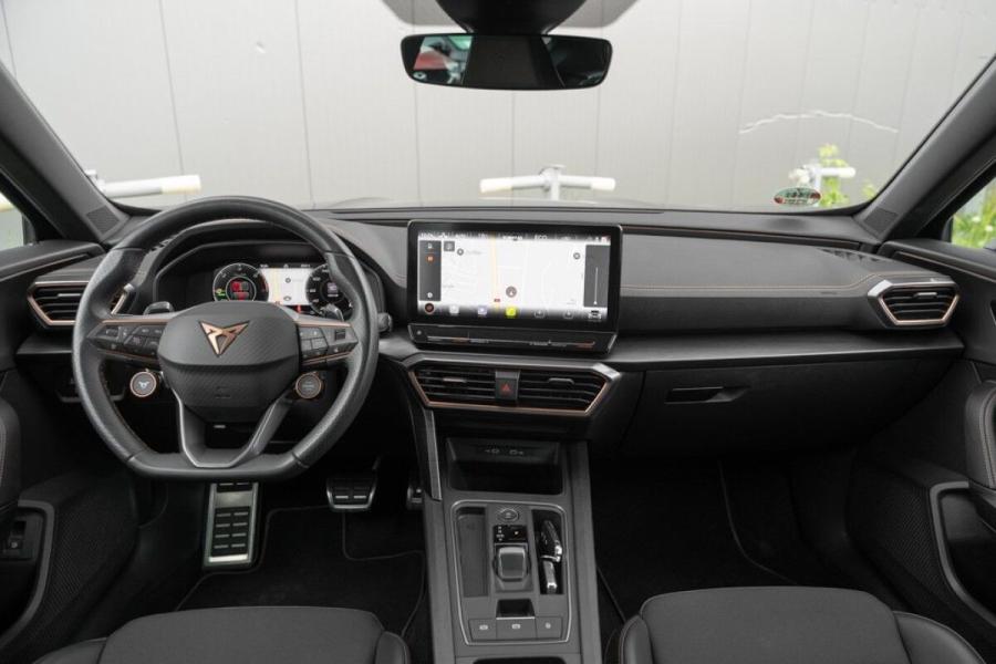Black Cupra Formentor 2022 in Vilnius, with an engine capacity of 1.40 L and mileage of 119 thousand km for 24500 €, photo 17 on AUTOMOTO.COM.LV