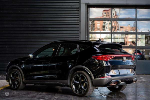 Melns Cupra Formentor 2022 Viļņa, ar dzinēja tilpumu 1.40 L un nobraukumu 50 tūkst. km par 24900 €, foto 2 vietnē AUTOMOTO.COM.LV