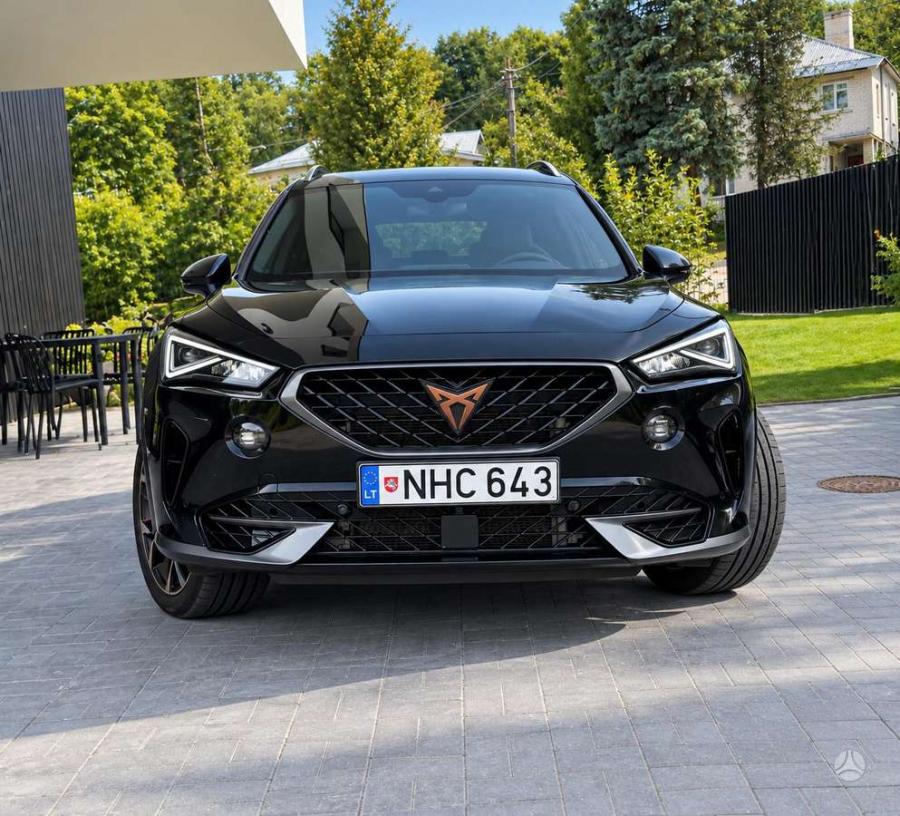Black Cupra Formentor 2022 in Vilnius, with an engine capacity of 1.98 L and mileage of 132 thousand km for 26500 €, photo 3 on AUTOMOTO.COM.LV