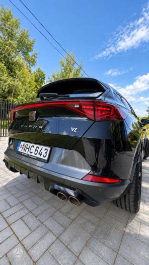 Black Cupra Formentor 2022 in Vilnius, with an engine capacity of 1.98 L and mileage of 132 thousand km for 26500 €, photo 8 on AUTOMOTO.COM.LV