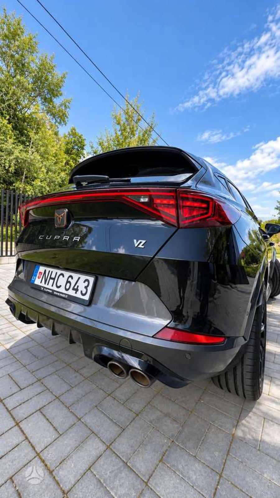 Black Cupra Formentor 2022 in Vilnius, with an engine capacity of 1.98 L and mileage of 132 thousand km for 26500 €, photo 8 on AUTOMOTO.COM.LV