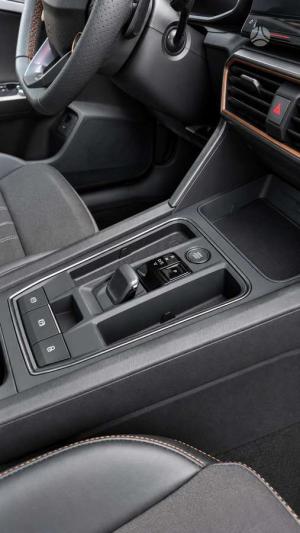 Black Cupra Formentor 2022 in Vilnius, with an engine capacity of 1.98 L and mileage of 132 thousand km for 26500 €, photo 17 on AUTOMOTO.COM.LV