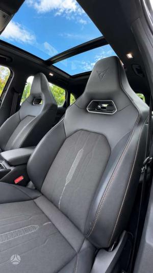Black Cupra Formentor 2022 in Vilnius, with an engine capacity of 1.98 L and mileage of 132 thousand km for 26500 €, photo 18 on AUTOMOTO.COM.LV