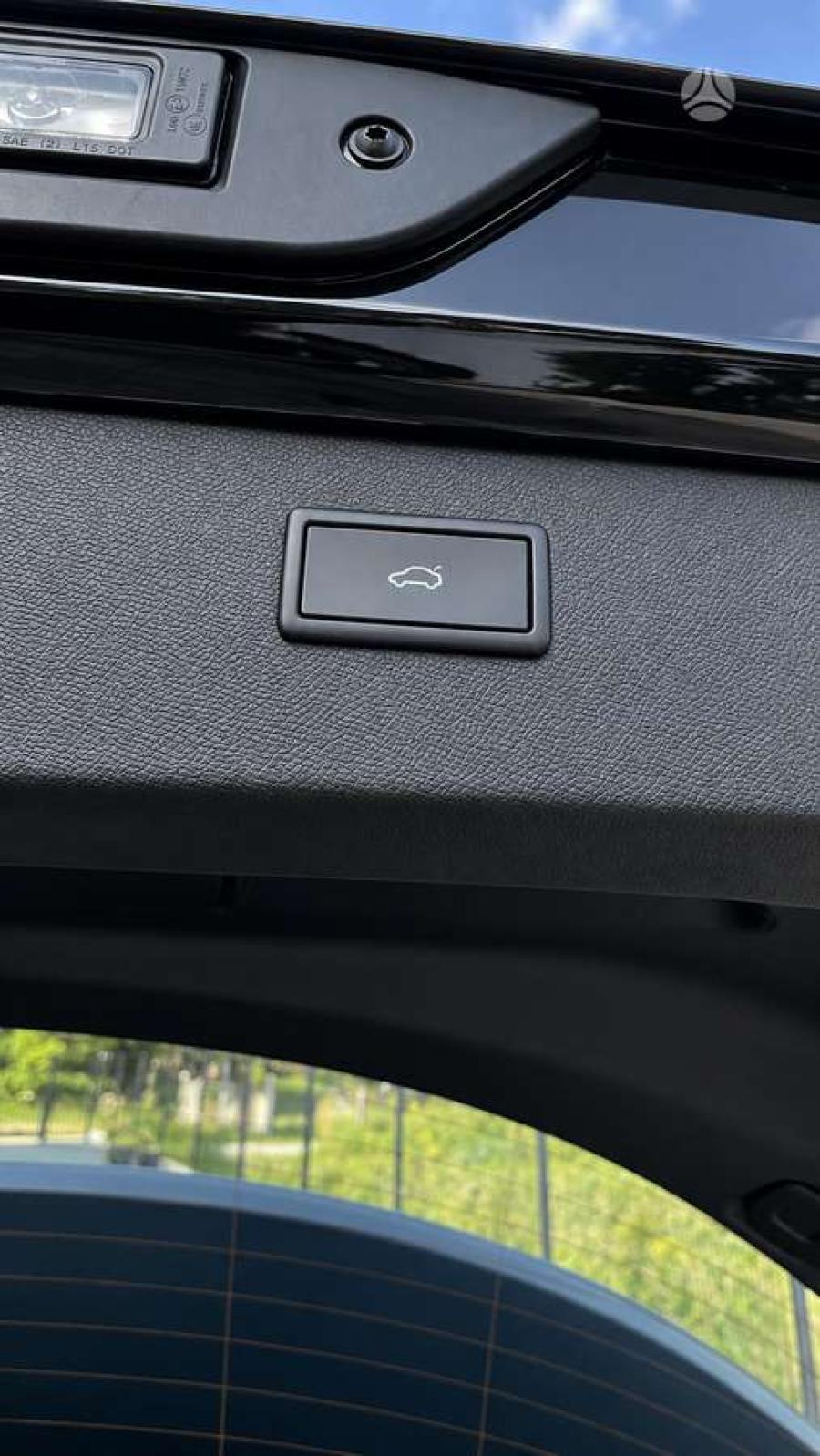Black Cupra Formentor 2022 in Vilnius, with an engine capacity of 1.98 L and mileage of 132 thousand km for 26500 €, photo 25 on AUTOMOTO.COM.LV