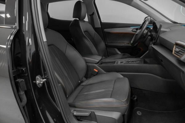 Black Cupra Formentor 2022 in Vilnius, with an engine capacity of 1.40 L and mileage of 102 thousand km for 23950 €, photo 8 on AUTOMOTO.COM.LV