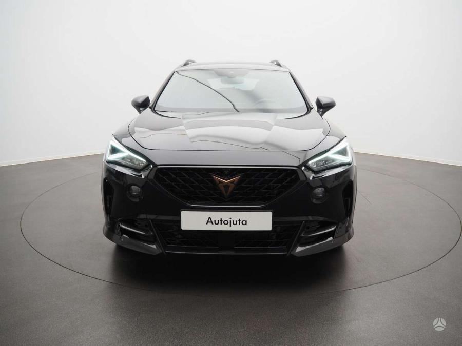 Black Cupra Formentor 2022 in Vilnius, with an engine capacity of 2.48 L and mileage of 108 thousand km for 33900 €, photo 3 on AUTOMOTO.COM.LV