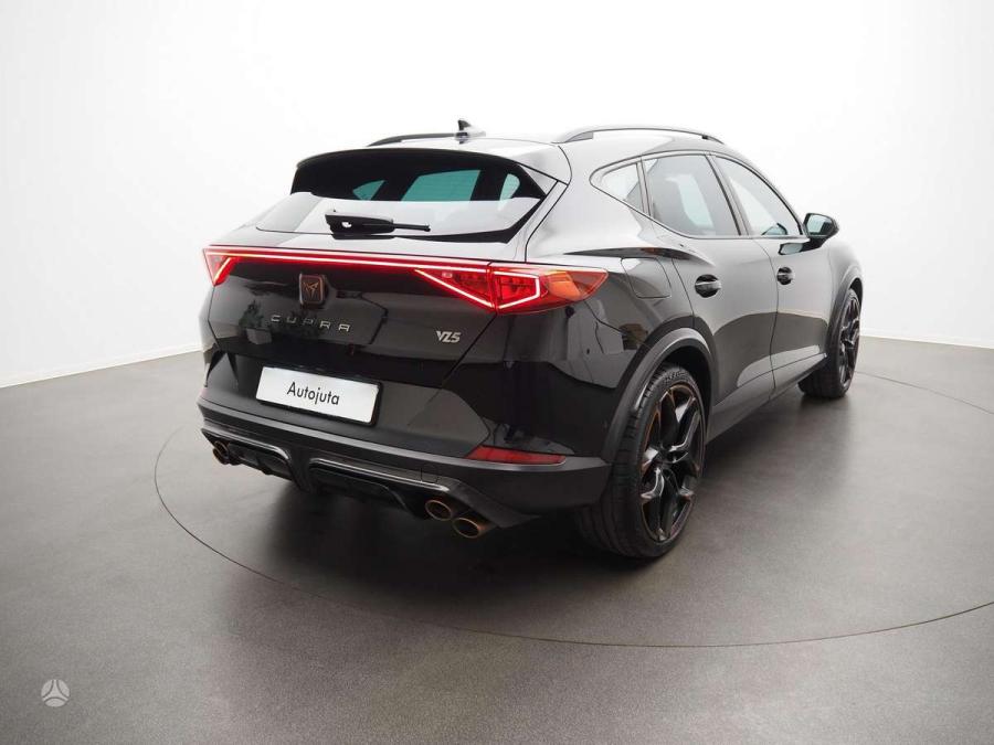 Black Cupra Formentor 2022 in Vilnius, with an engine capacity of 2.48 L and mileage of 108 thousand km for 33900 €, photo 5 on AUTOMOTO.COM.LV