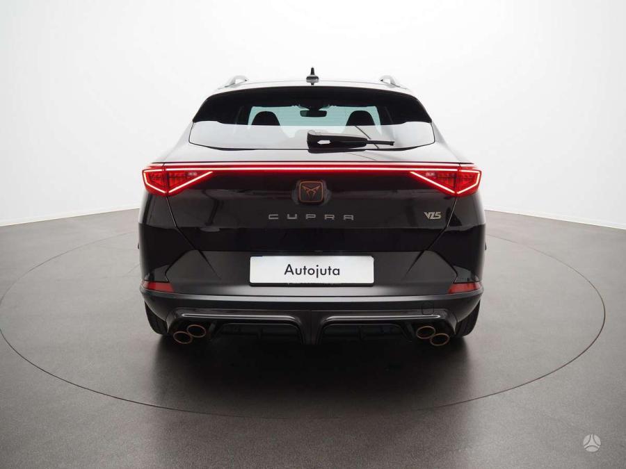 Black Cupra Formentor 2022 in Vilnius, with an engine capacity of 2.48 L and mileage of 108 thousand km for 33900 €, photo 6 on AUTOMOTO.COM.LV