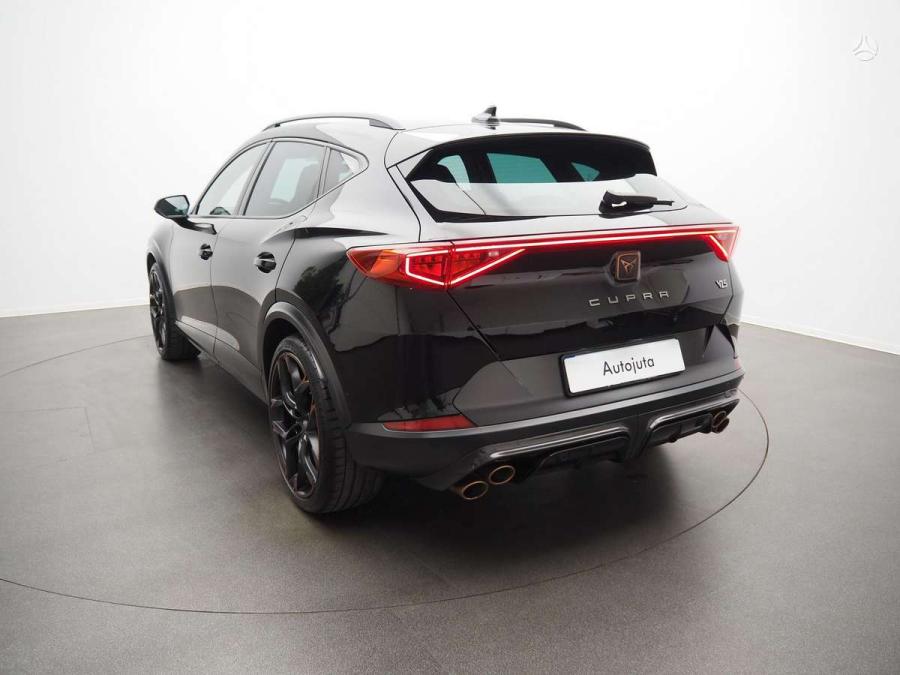 Black Cupra Formentor 2022 in Vilnius, with an engine capacity of 2.48 L and mileage of 108 thousand km for 33900 €, photo 7 on AUTOMOTO.COM.LV