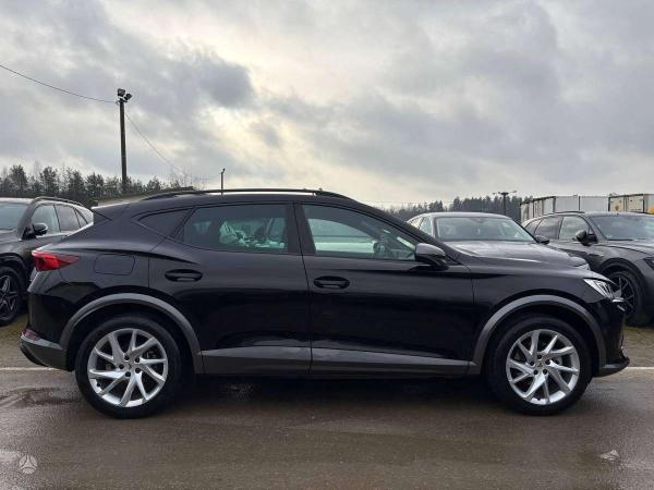 Black Cupra Formentor 2023 in Vilnius, with an engine capacity of 1.40 L and mileage of 109 thousand km for 21550 €, photo 4 on AUTOMOTO.COM.LV