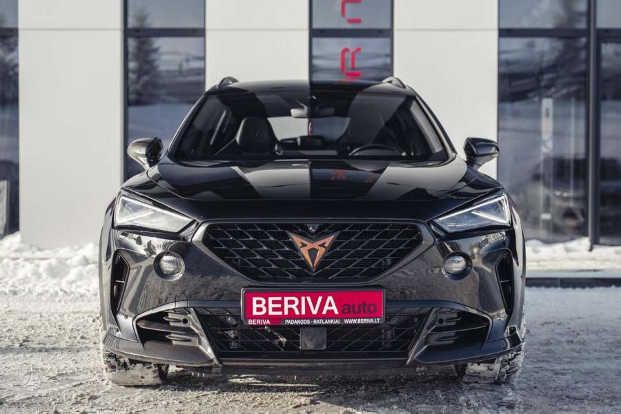 Черный Cupra Formentor 2023 в Вильнюс, объемом двигателя 2.48 л и пробегом 39 тыс. км за 44444 €, фото 3 на AUTOMOTO.COM.LV