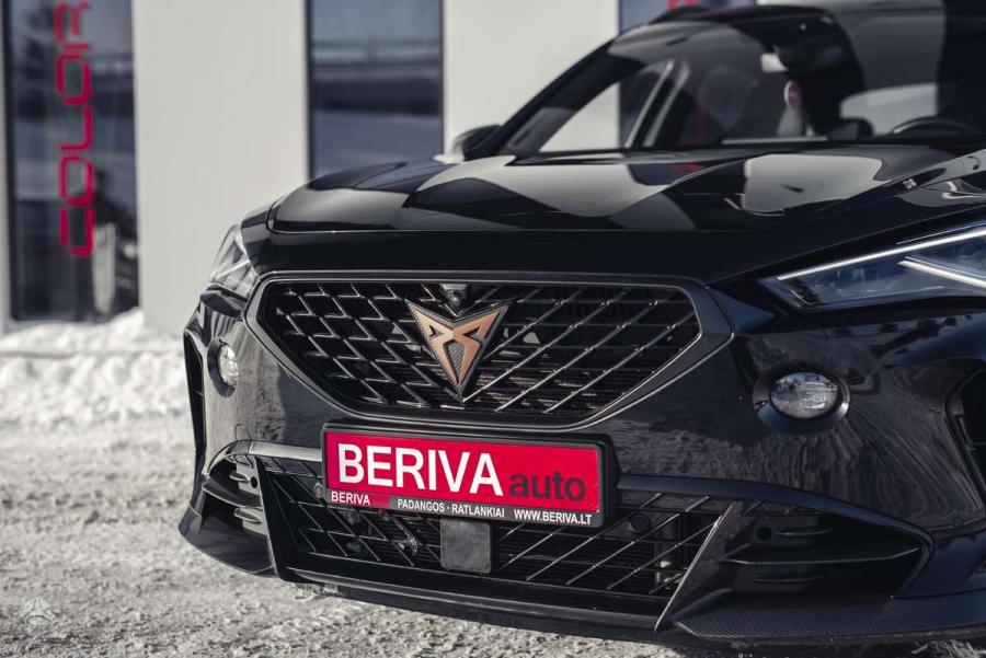 Черный Cupra Formentor 2023 в Вильнюс, объемом двигателя 2.48 л и пробегом 39 тыс. км за 44444 €, фото 4 на AUTOMOTO.COM.LV