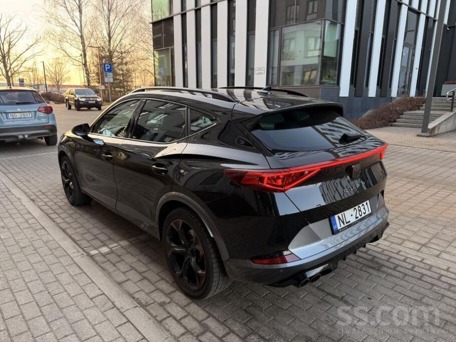 Черный Cupra Formentor 2023 в Рига, объемом двигателя 2.00 л и пробегом 34 тыс. км за 29500 €, фото 3 на AUTOMOTO.COM.LV