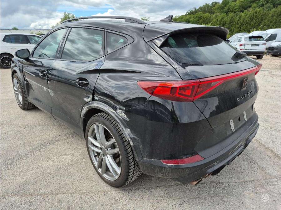 Black Cupra Formentor 2023 in Klaipeda, with an engine capacity of 2.48 L and mileage of 45 thousand km for 18100 €, photo 3 on AUTOMOTO.COM.LV