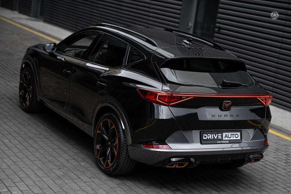 Черный Cupra Formentor 2023 в Вильнюс, объемом двигателя 1.40 л и пробегом 63 тыс. км за 23490 €, фото 2 на AUTOMOTO.COM.LV
