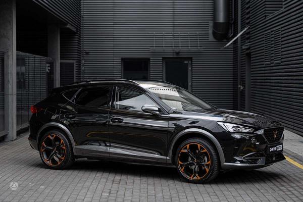 Черный Cupra Formentor 2023 в Вильнюс, объемом двигателя 1.40 л и пробегом 63 тыс. км за 23490 €, фото 3 на AUTOMOTO.COM.LV