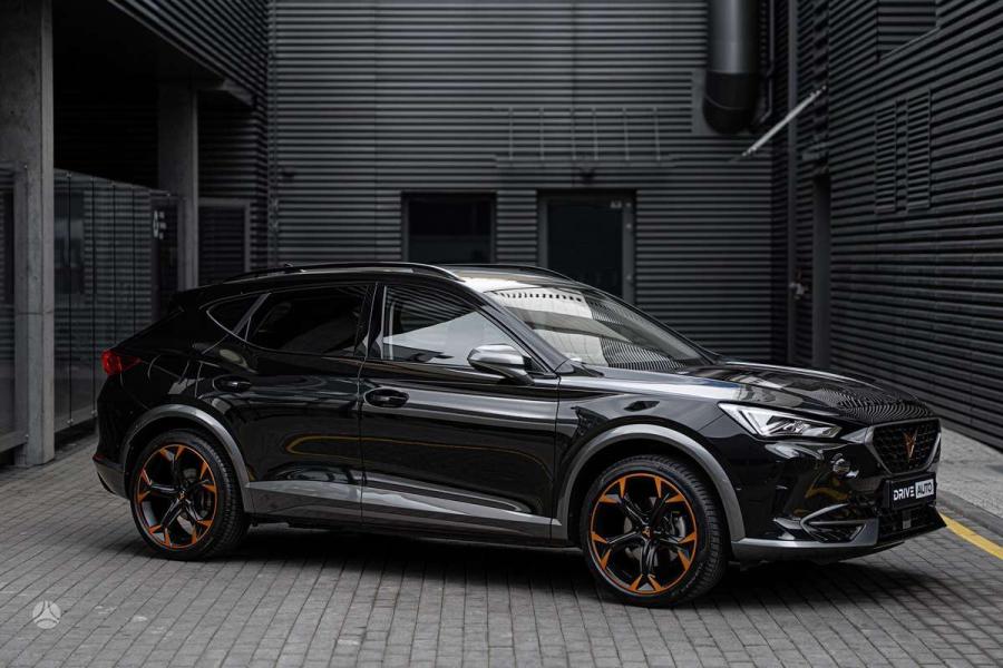 Черный Cupra Formentor 2023 в Вильнюс, объемом двигателя 1.40 л и пробегом 63 тыс. км за 23490 €, фото 4 на AUTOMOTO.COM.LV