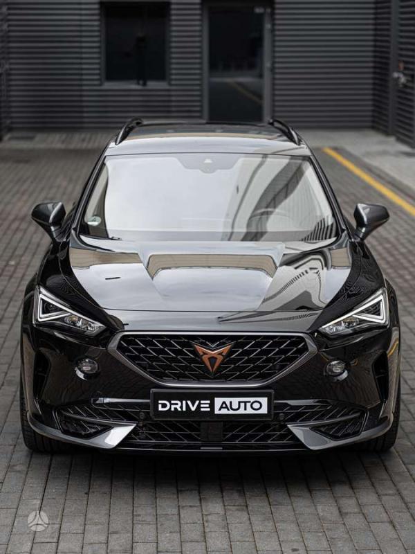Черный Cupra Formentor 2023 в Вильнюс, объемом двигателя 1.40 л и пробегом 63 тыс. км за 23490 €, фото 4 на AUTOMOTO.COM.LV