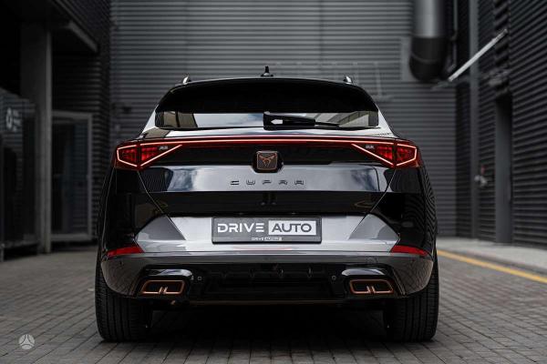Черный Cupra Formentor 2023 в Вильнюс, объемом двигателя 1.40 л и пробегом 63 тыс. км за 23490 €, фото 10 на AUTOMOTO.COM.LV