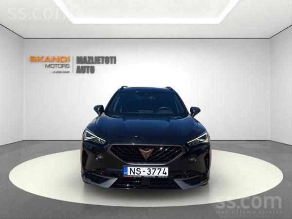 Melns Cupra Formentor 2023 Rīga, ar dzinēja tilpumu 1.50 L un nobraukumu 24 tūkst. km par 24990 €, foto 2 vietnē AUTOMOTO.COM.LV