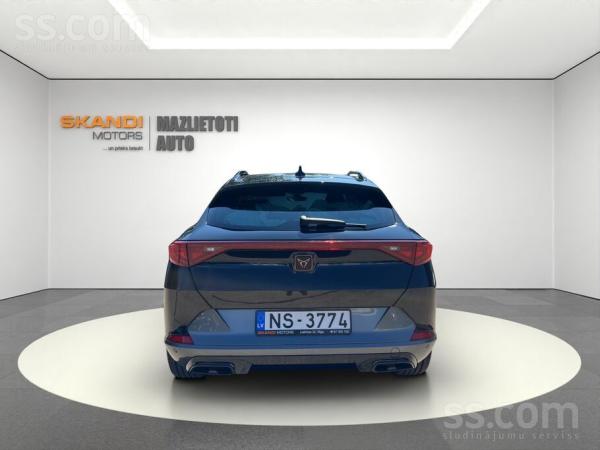 Melns Cupra Formentor 2023 Rīga, ar dzinēja tilpumu 1.50 L un nobraukumu 24 tūkst. km par 24990 €, foto 5 vietnē AUTOMOTO.COM.LV