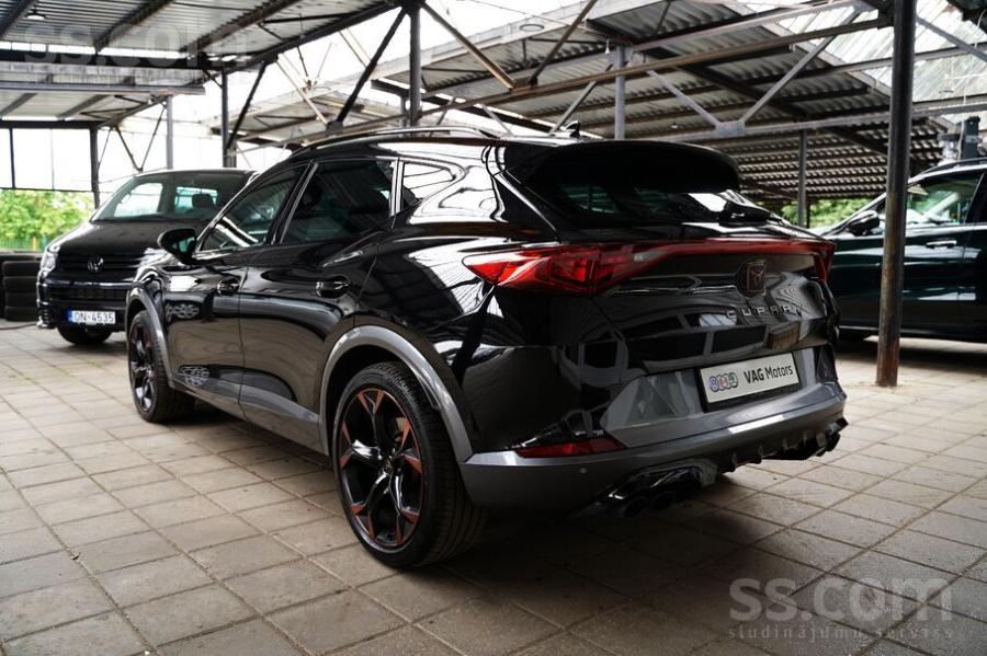 Black Cupra Formentor 2023 in Riga, with an engine capacity of 2.00 L and mileage of 35 thousand km for 29990 €, photo 5 on AUTOMOTO.COM.LV