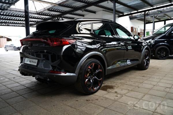 Melns Cupra Formentor 2023 Rīga, ar dzinēja tilpumu 2.00 L un nobraukumu 35 tūkst. km par 29990 €, foto 5 vietnē AUTOMOTO.COM.LV