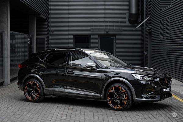 Черный Cupra Formentor 2023 в Вильнюс, объемом двигателя 1.40 л и пробегом 23 тыс. км за 23900 €, фото 2 на AUTOMOTO.COM.LV