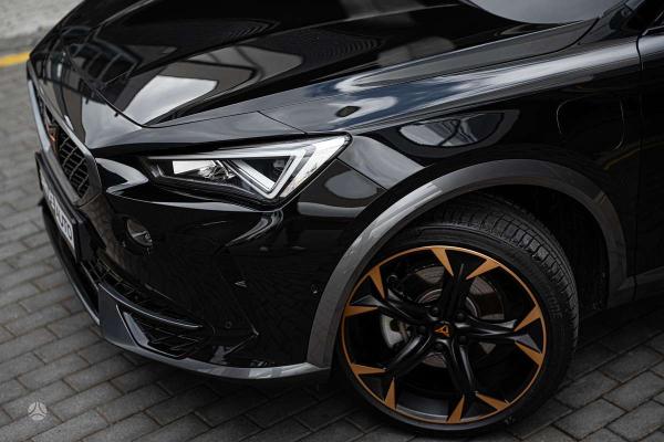 Черный Cupra Formentor 2023 в Вильнюс, объемом двигателя 1.40 л и пробегом 23 тыс. км за 23900 €, фото 3 на AUTOMOTO.COM.LV