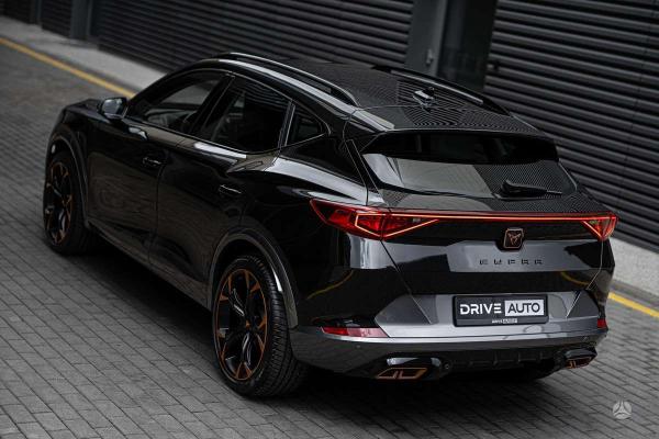 Черный Cupra Formentor 2023 в Вильнюс, объемом двигателя 1.40 л и пробегом 23 тыс. км за 23900 €, фото 4 на AUTOMOTO.COM.LV