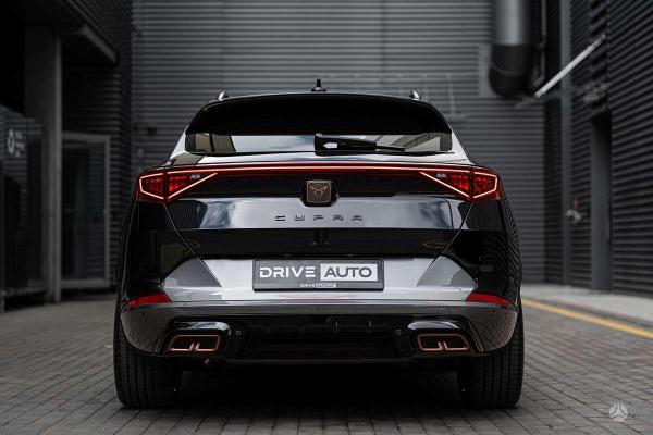 Черный Cupra Formentor 2023 в Вильнюс, объемом двигателя 1.40 л и пробегом 23 тыс. км за 23900 €, фото 10 на AUTOMOTO.COM.LV