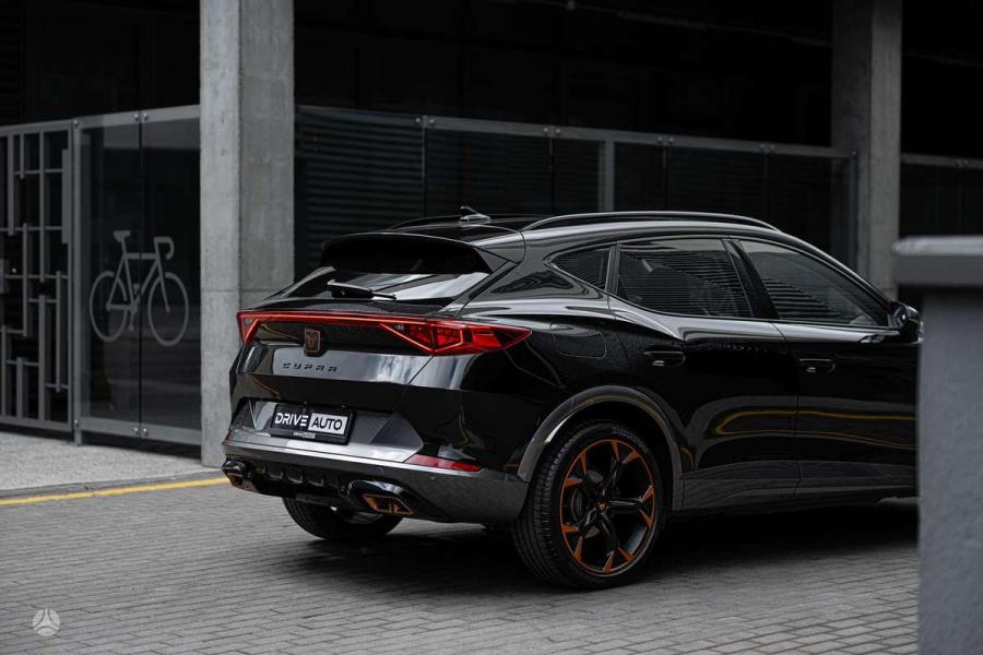 Черный Cupra Formentor 2023 в Вильнюс, объемом двигателя 1.40 л и пробегом 23 тыс. км за 23900 €, фото 18 на AUTOMOTO.COM.LV