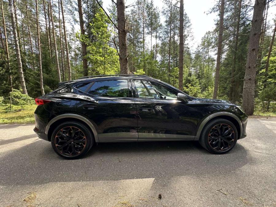 Melns Cupra Formentor 2023 Viļņa, ar dzinēja tilpumu 1.98 L un nobraukumu 27 tūkst. km par 23900 €, foto 5 vietnē AUTOMOTO.COM.LV